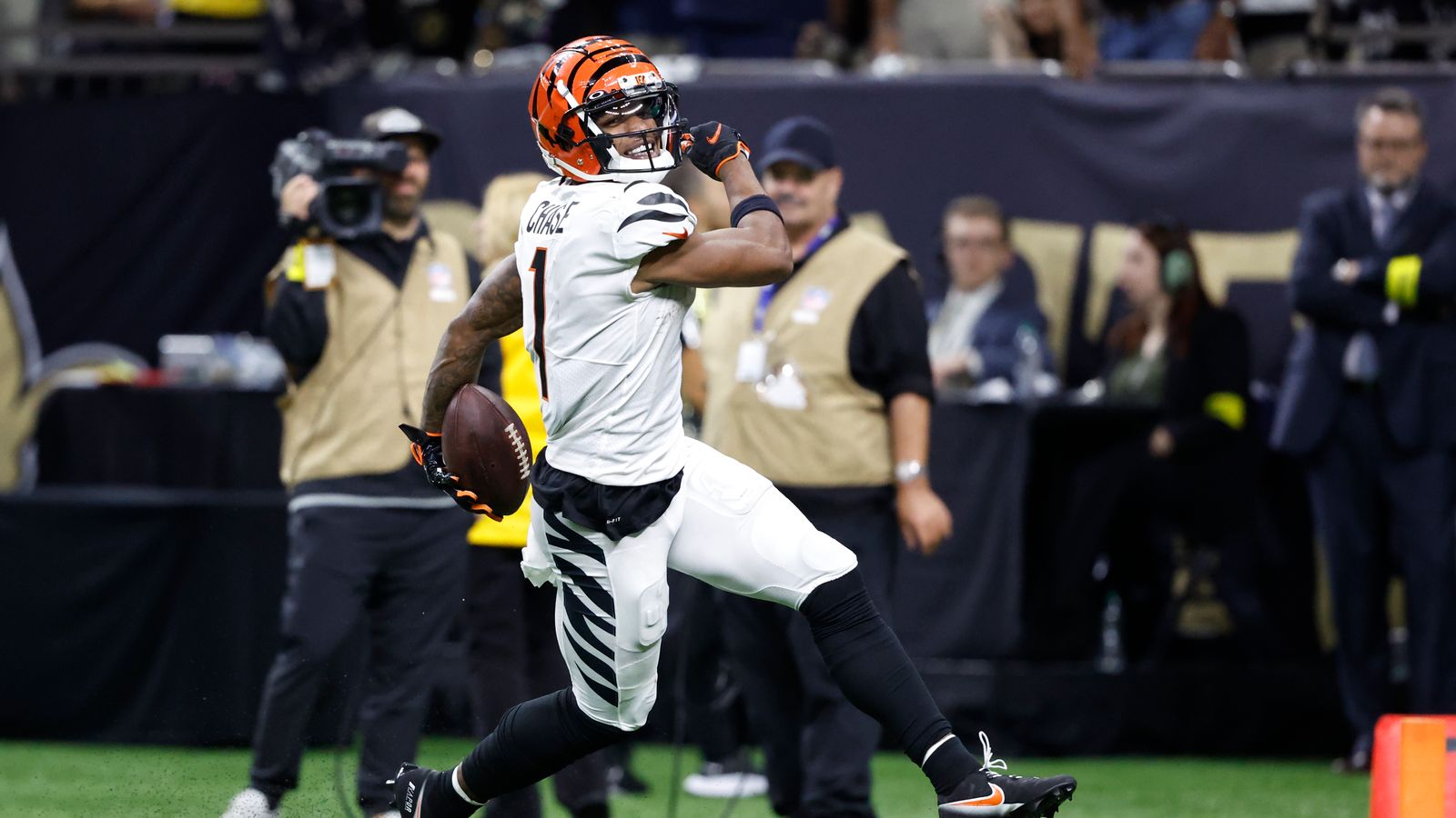 Joe Burrow and Ja'Marr Chase combine for two TDs on return to Louisiana ...