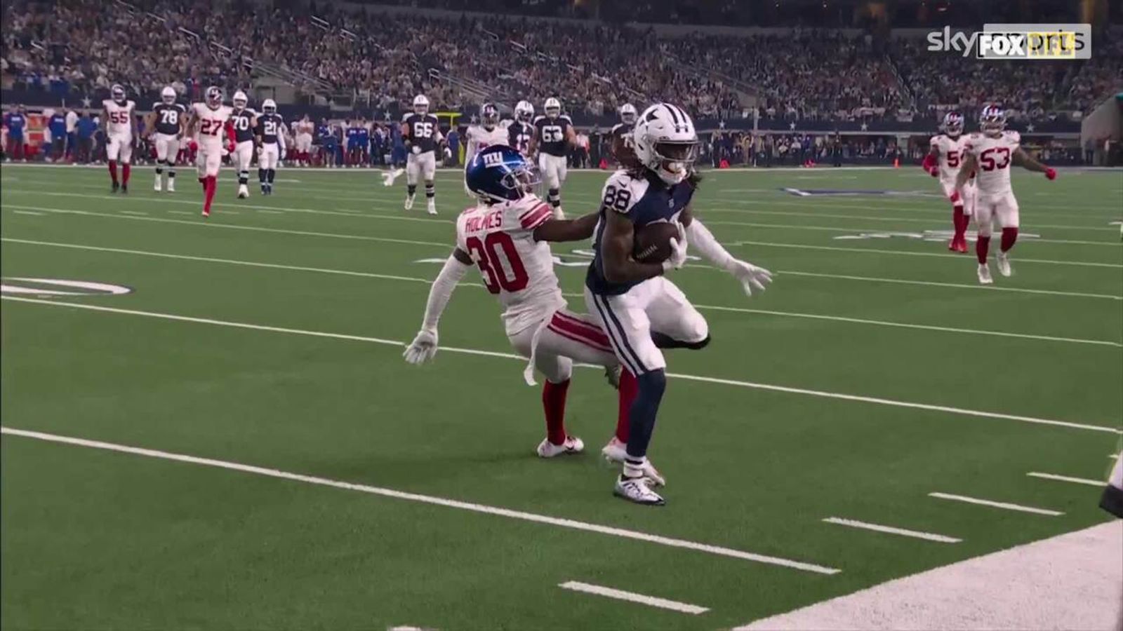 CeeDee Lamb makes incredible one-handed catch against New York Giants ...