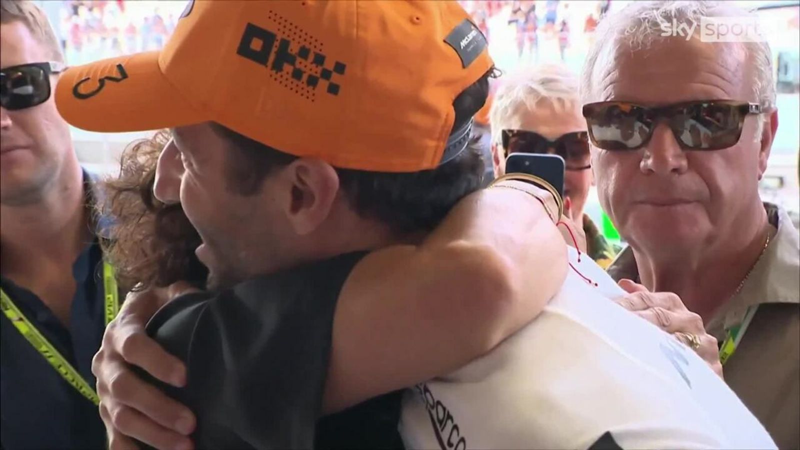 Daniel Ricciardo's mum cries ahead of son's final race with McLaren ...
