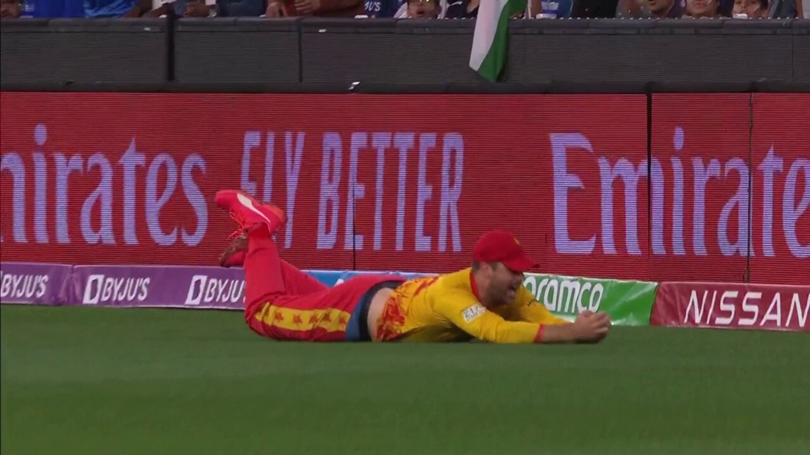 T20 World Cup: Zimbabwe's Ryan Burl takes superb diving catch on the ...