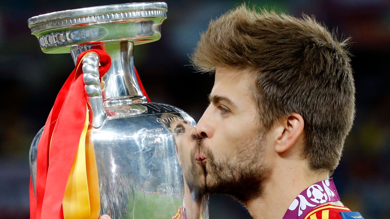 Gerard Pique: Barcelona defender announces retirement from football ...