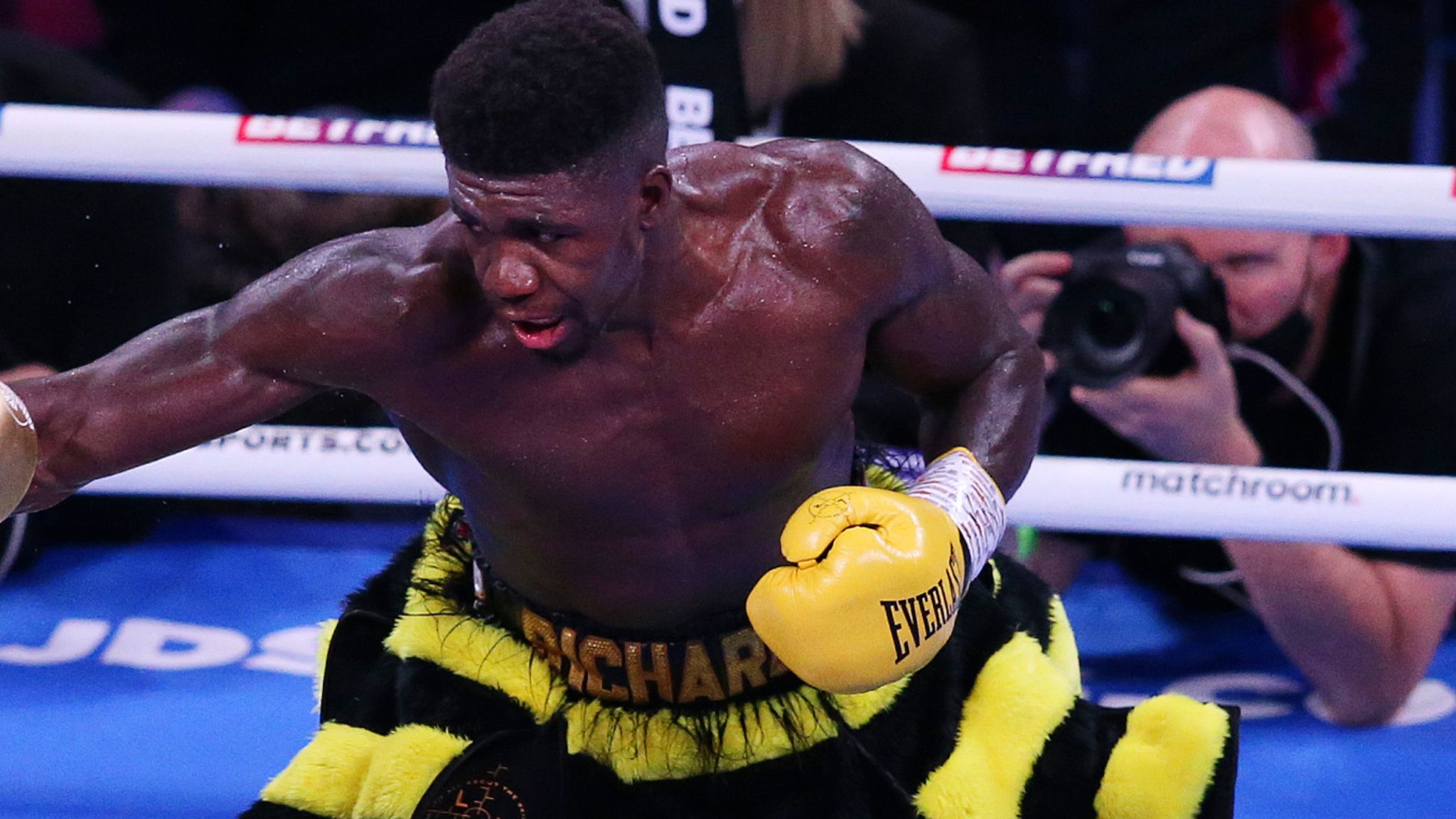 Zak Chelli vs Lerrone Richards postponed after Richards falls in hotel ...