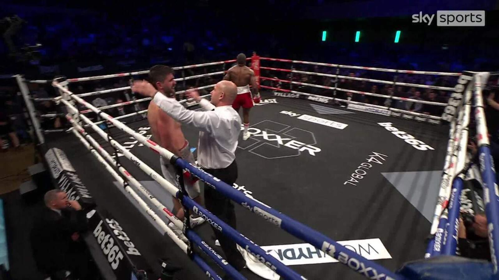 Dan Azeez stops Rocky Fielding in eighth round to add the Commonwealth ...