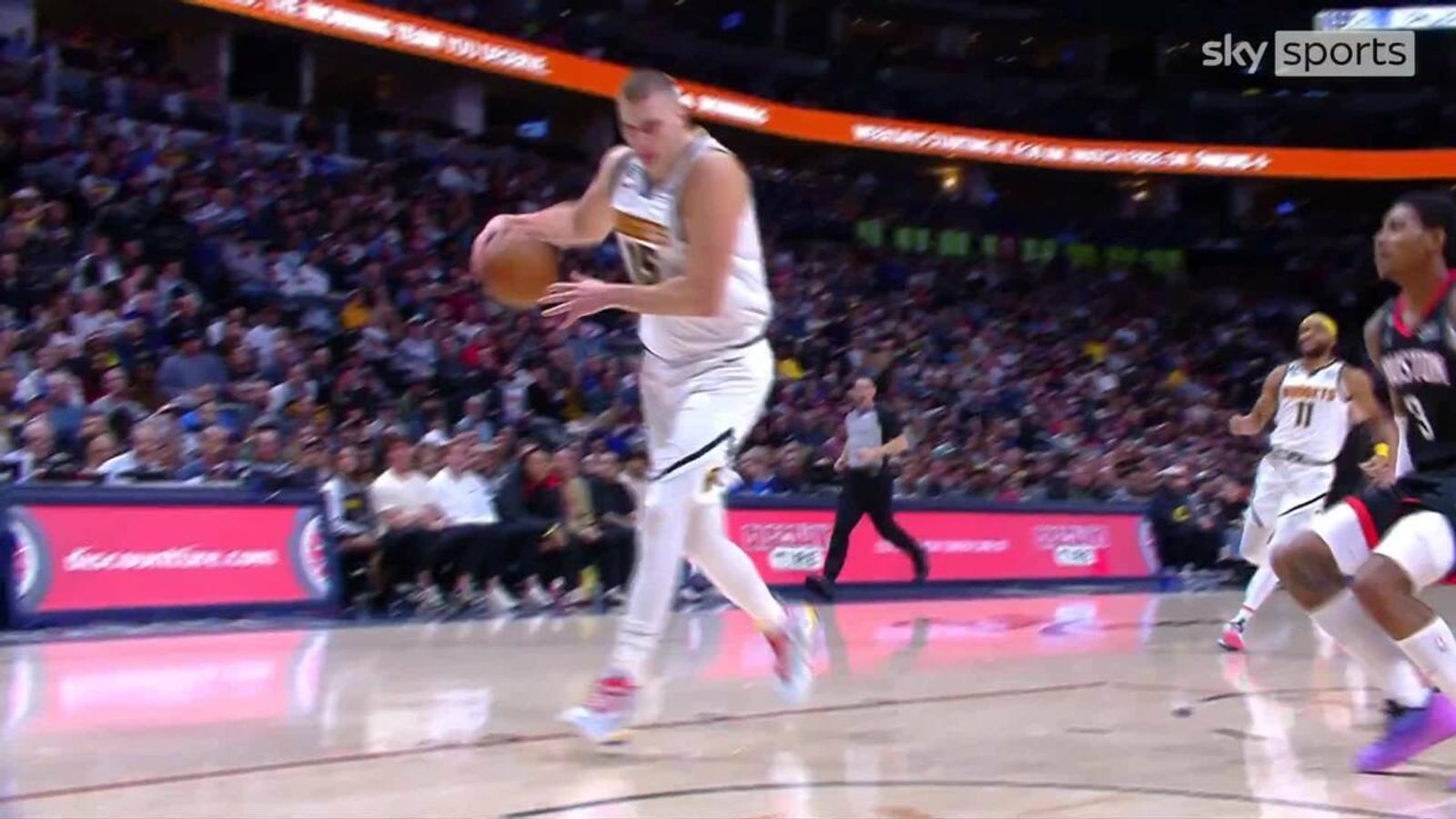 'How does he do it?!' - Nikola Jokic's no-look behind-the-back assist ...