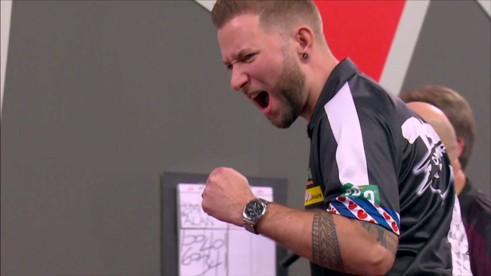 Danny Noppert wins first set with 104 checkout | Darts News | Sky Sports