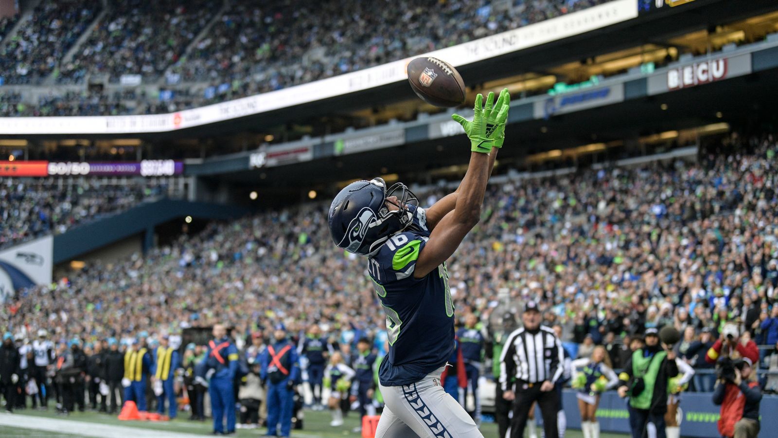 Tyler Lockett's unbelievable toe-tapping touchdown | NFL News | Sky Sports