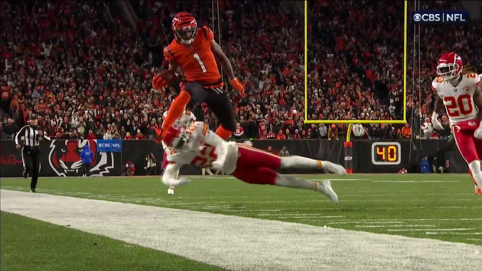Cincinnati Bengals stadium erupts after brilliant Ja'Marr Chase hurdle ...