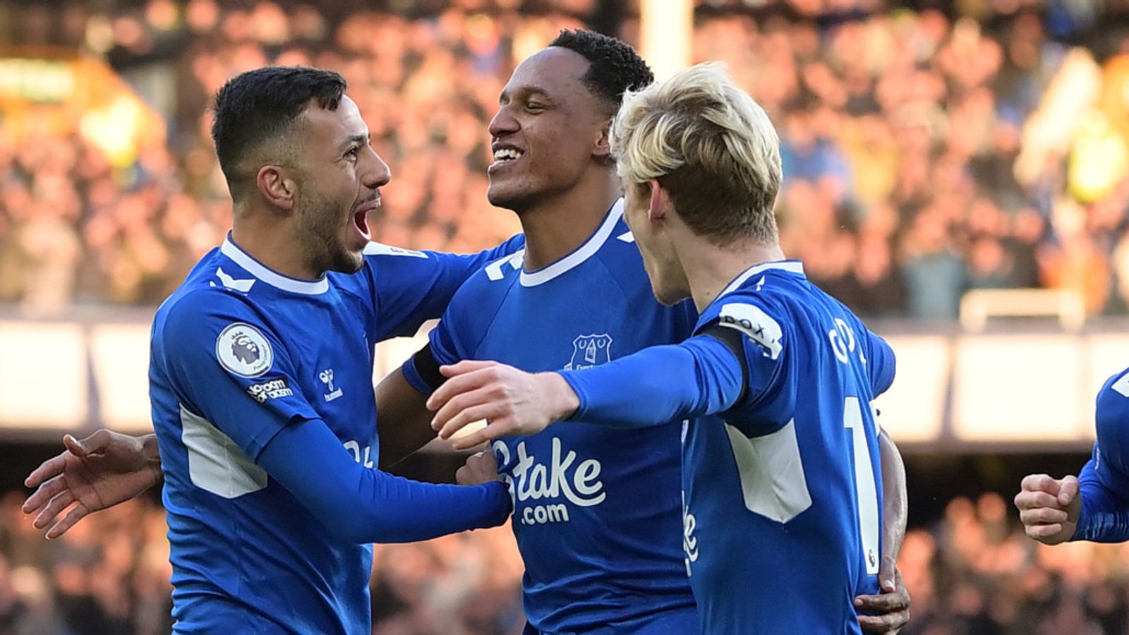 Everton 1-2 Wolves: Rayan Ait-Nouri scores 95th-minute winner as Julen ...