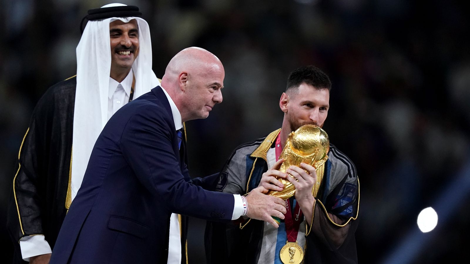Lionel Messi: Argentina captain wears traditional Arab cloak to lift ...