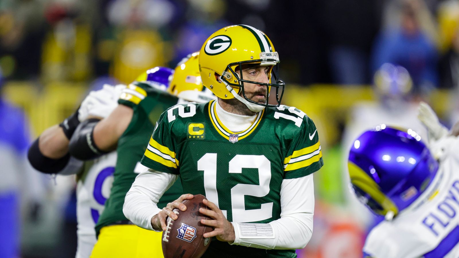 Aaron Rodgers' bizarre overthrow finds Taylor Rapp for the interception ...