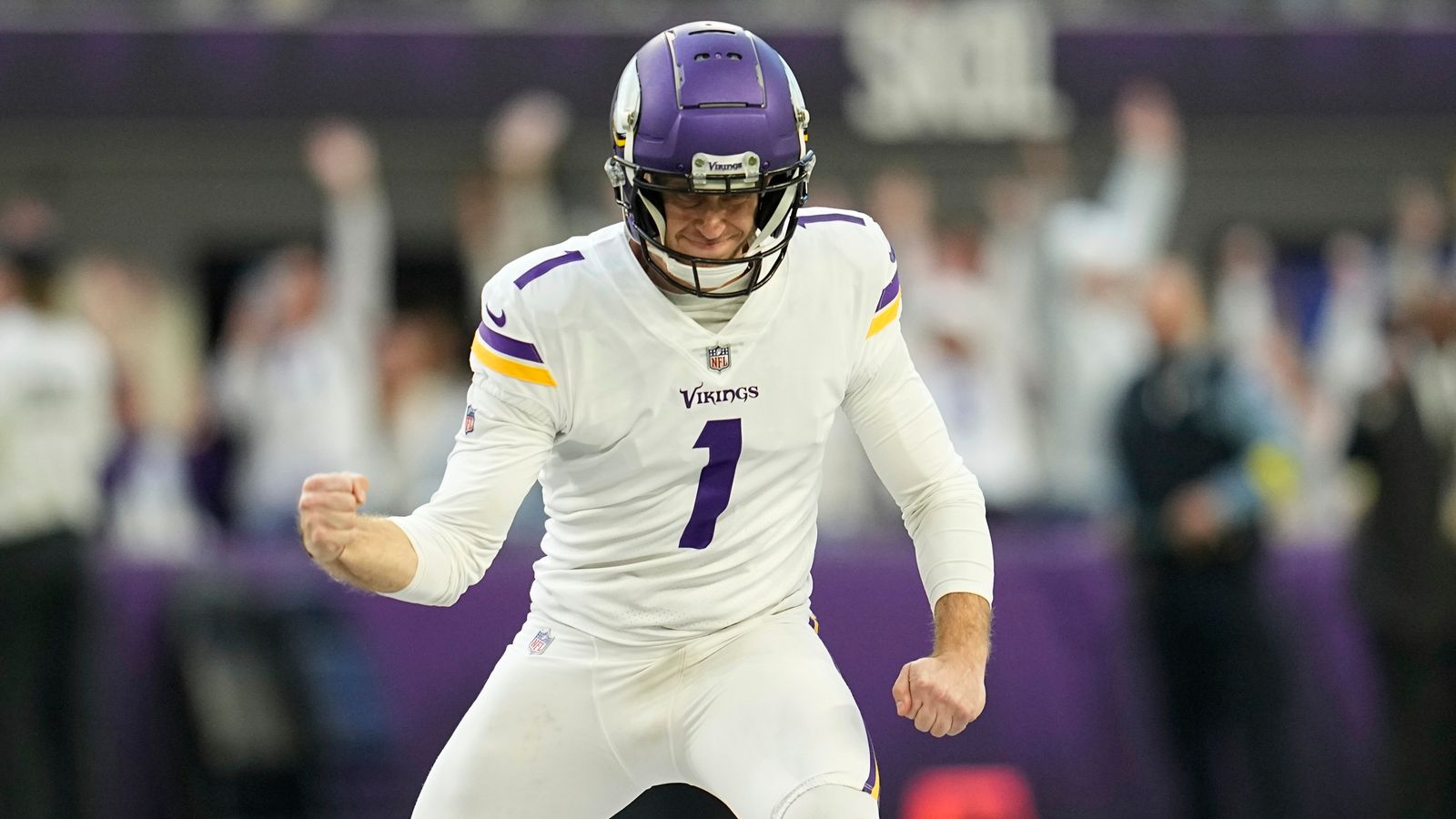 'Can you believe that kick!' Greg Joseph kicks 61-yd to win for the ...