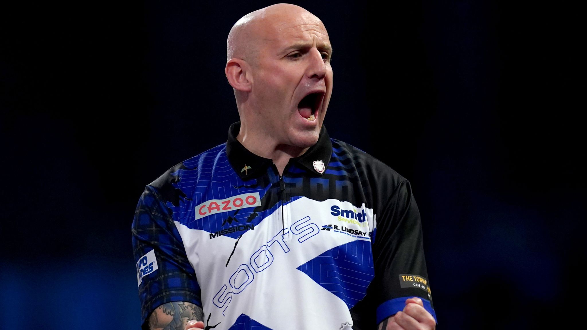World Darts Championship: Gary Anderson crashes out to Chris Dobey as ...
