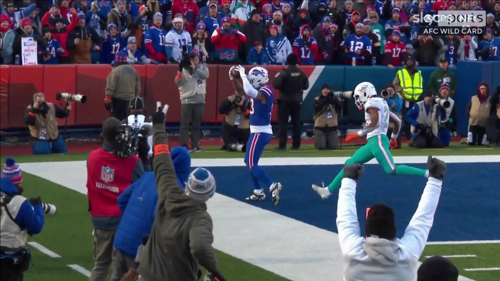 Gabe Davis makes unbelievable toe-drap catch in the end zone! | NFL ...