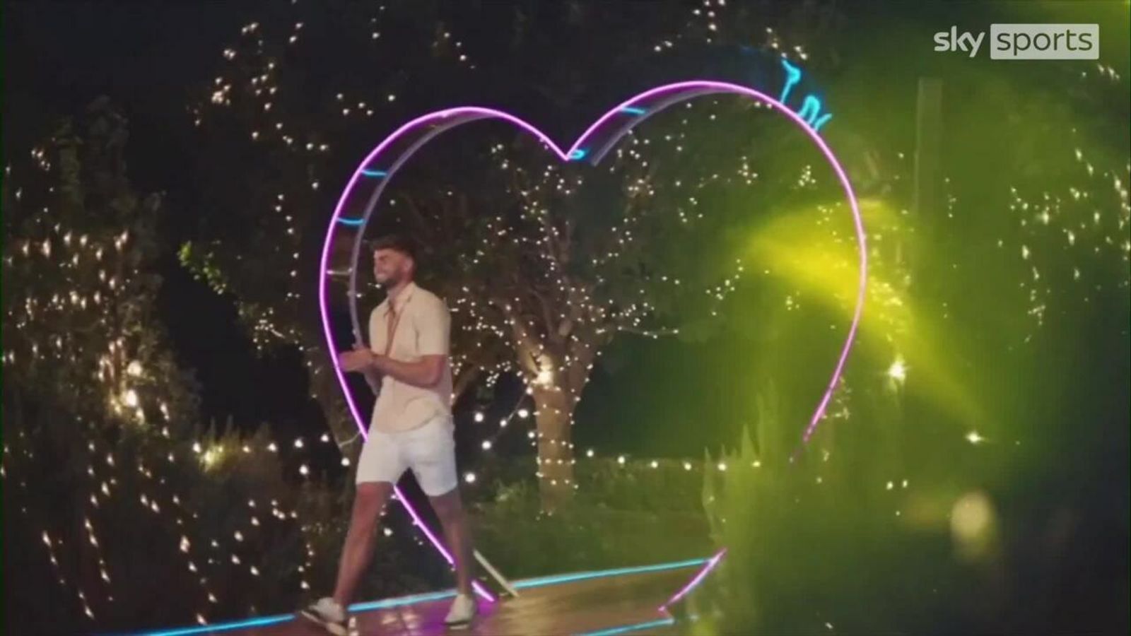 'The bombshell' - Macclesfield striker enters Love Island villa ...