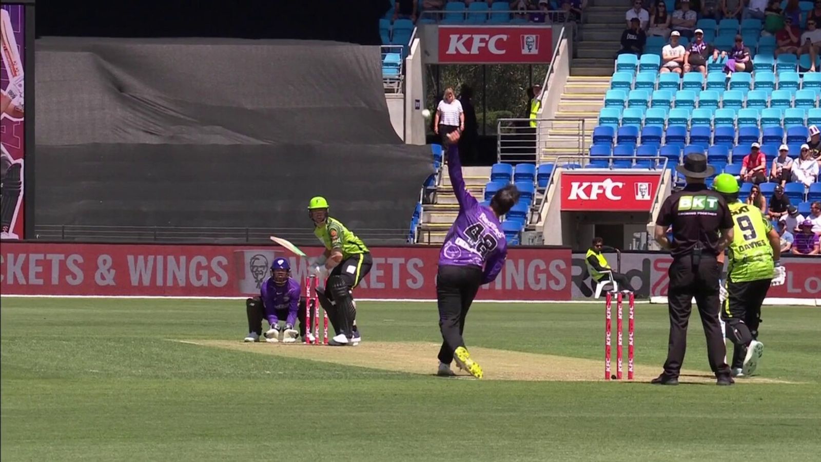 Patrick Dooley's "sucker ball" sets up Hobart Hurricanes wicket ...