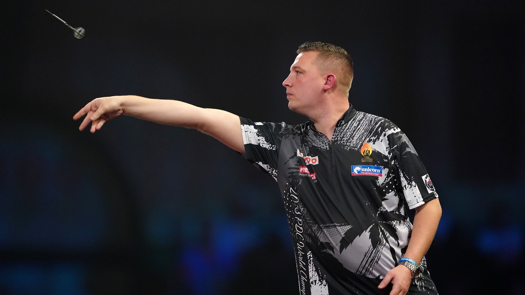 Chris Dobey beats Rob Cross and Michael Smith to win Cazoo Masters ...