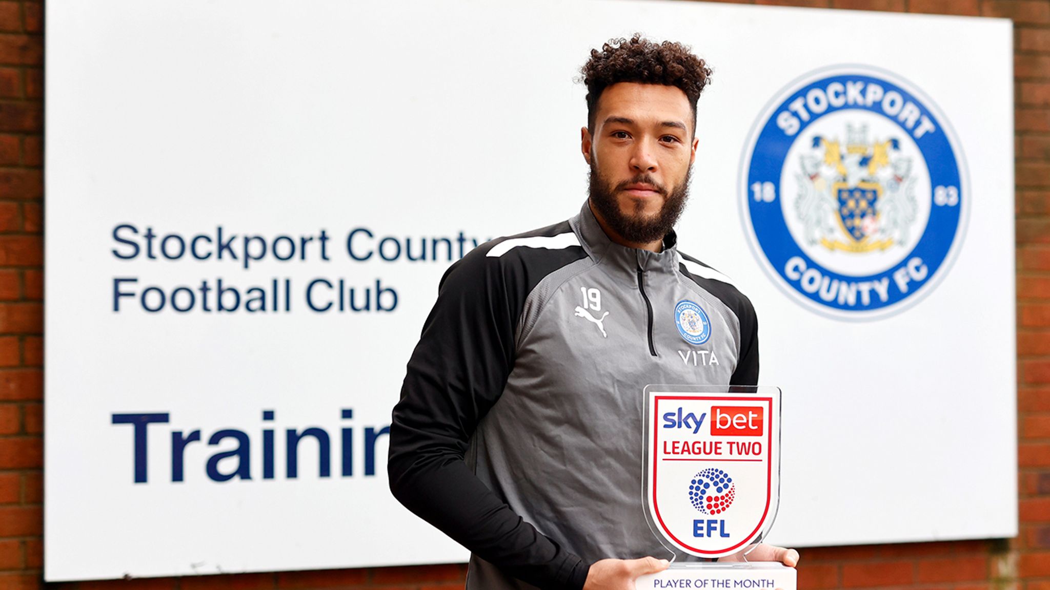Middlesbrough's Chuba Akpom and Burnley's Vincent Kompany win Sky Bet ...