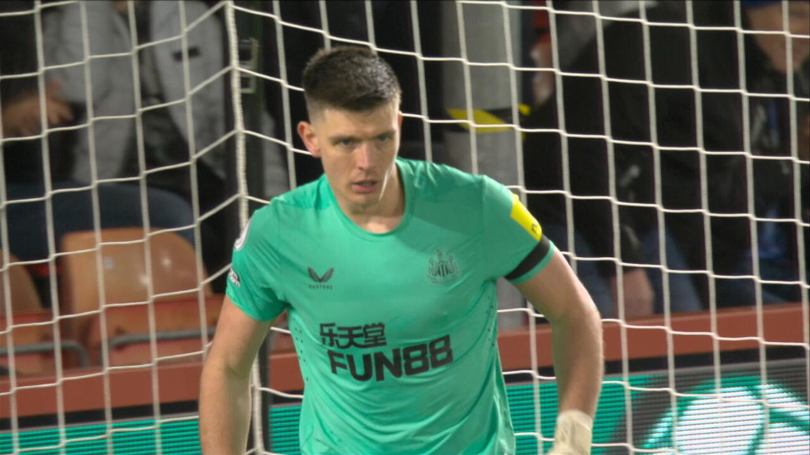 Solanke forces Pope into diving save | Football News | Sky Sports