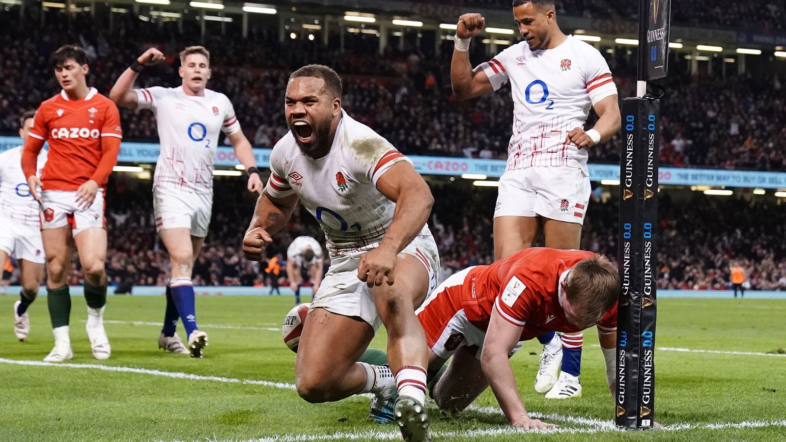Billy Vunipola and Ollie Lawrence return to England training squad ...
