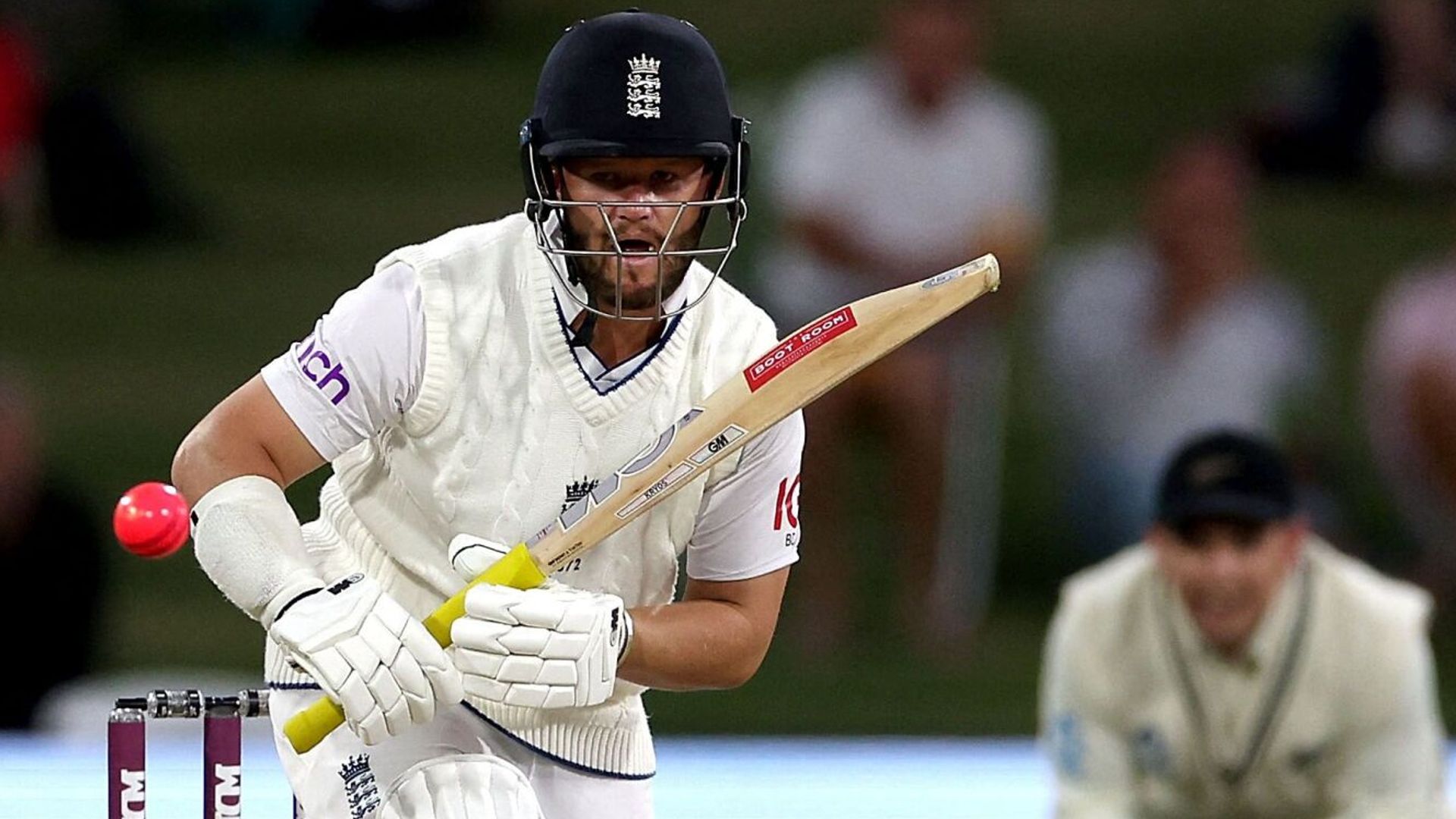 England score swiftly under the lights to extend lead over New Zealand ...