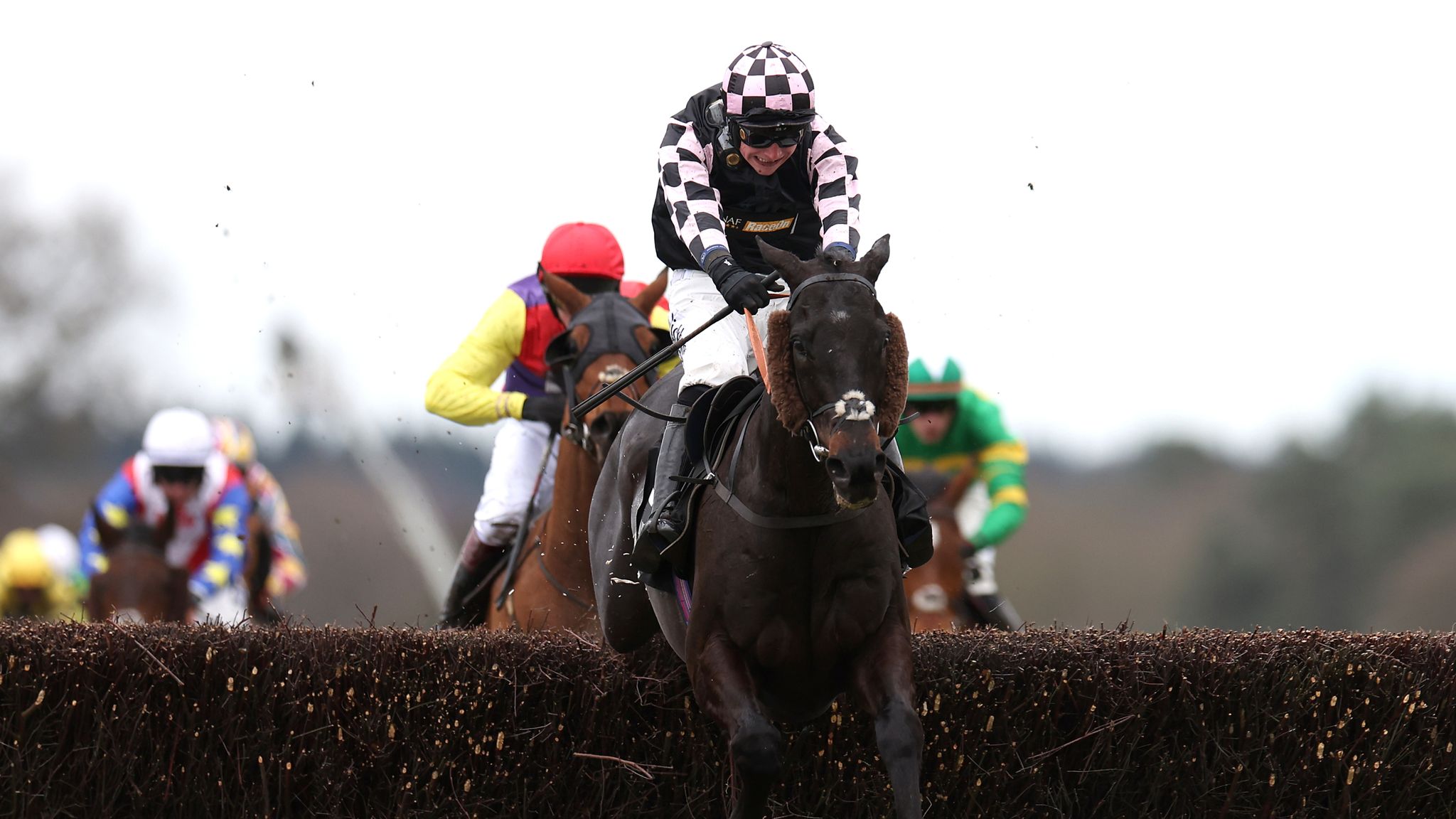Ascot Chase: Shishkin roars back to form with Grade One glory to set up ...