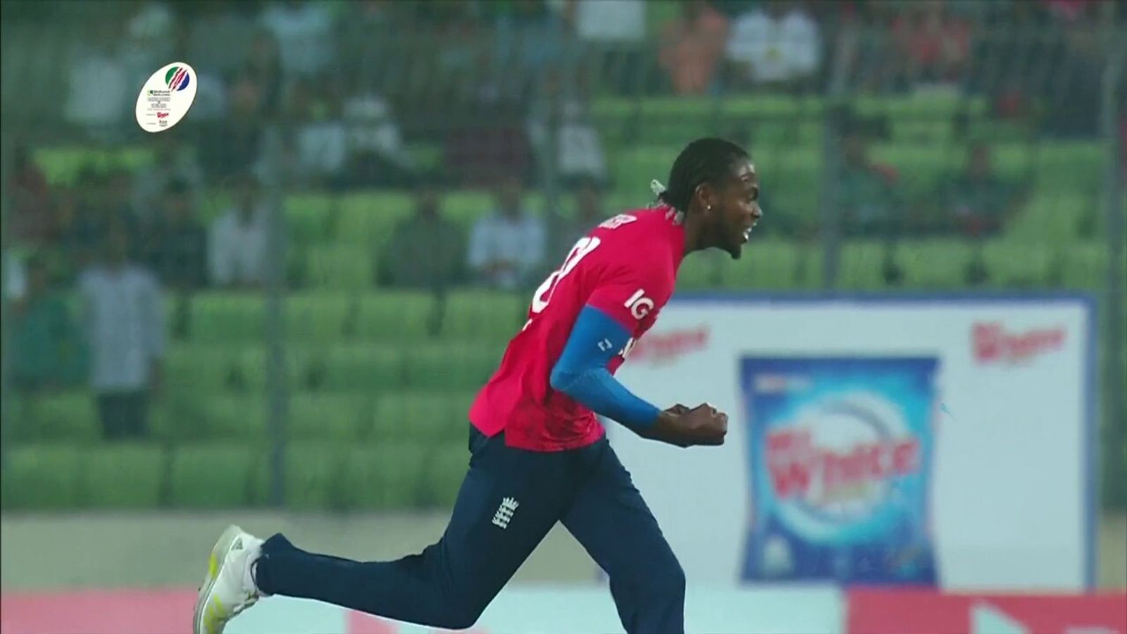 Jofra Archer 90mph yorker sends stumps flying! | Cricket News | Sky Sports