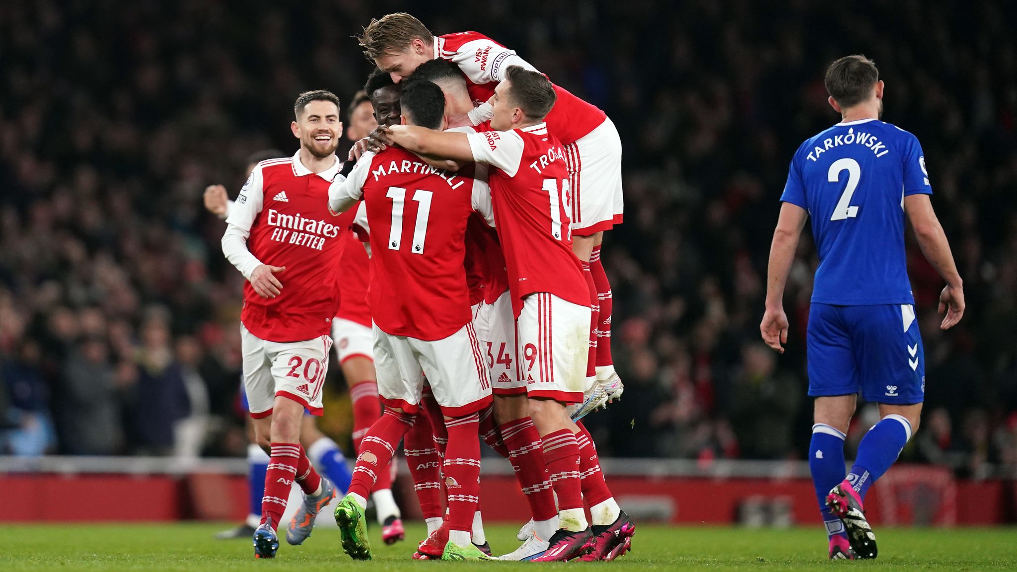 Arsenal 4 - 0 Everton - Match Report & Highlights