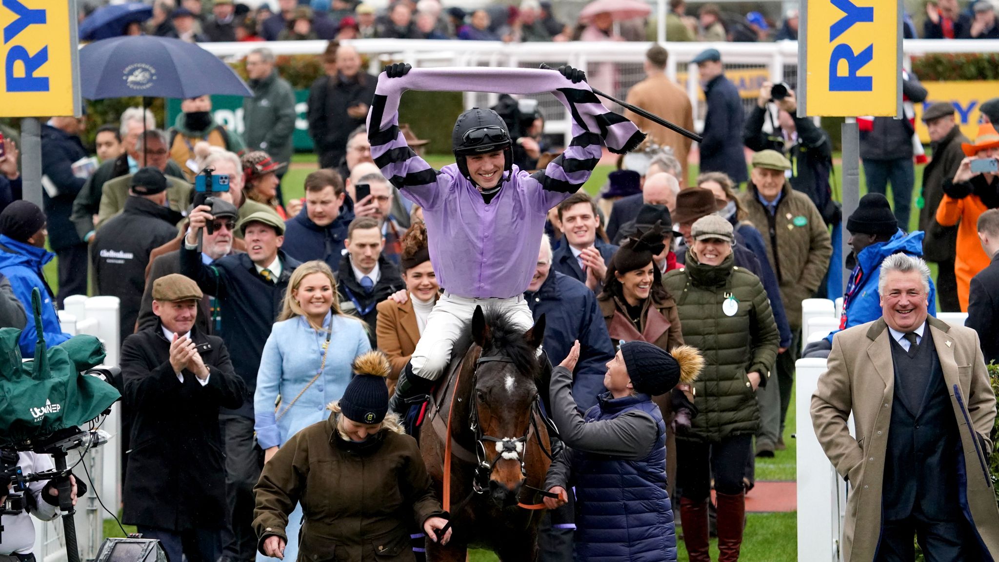 Cheltenham Festival: Stage Star steals it from the front in Turners ...
