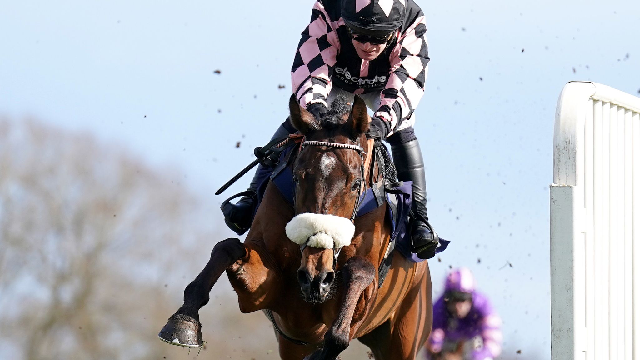 Midlands Grand National: Major Dundee takes £150,000 Uttoxeter feature ...
