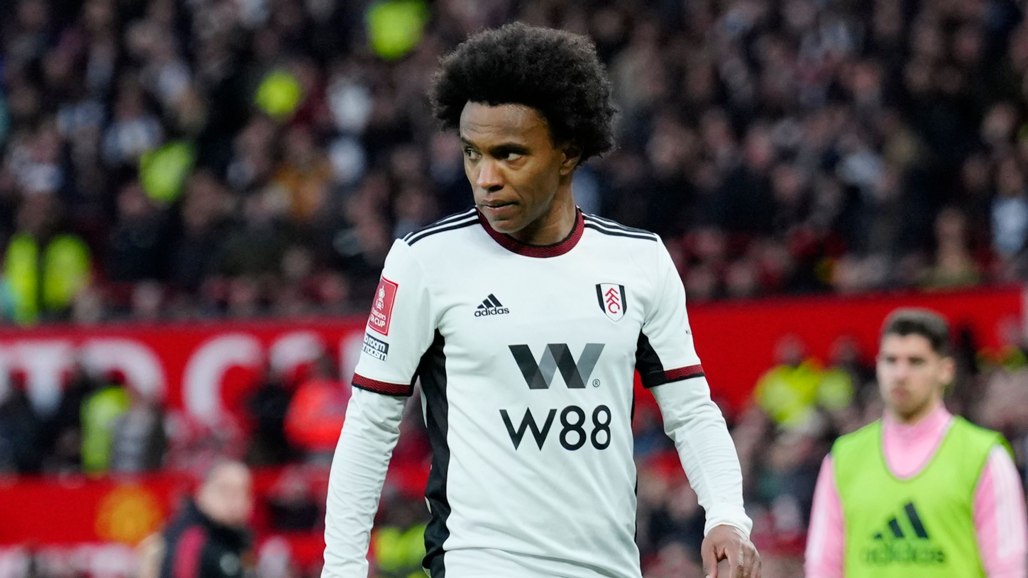 Fulham self-destructed against Man Utd with 90 seconds costing them ...