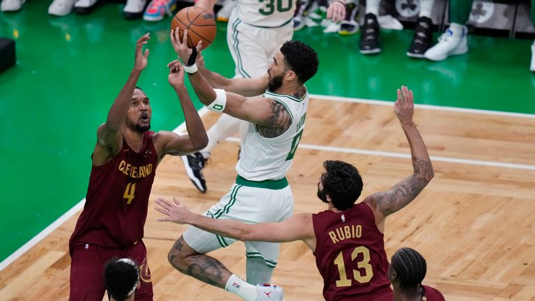 Jayson Tatum stars with 41 points in Boston Celtics win | NBA News | Sky Sports