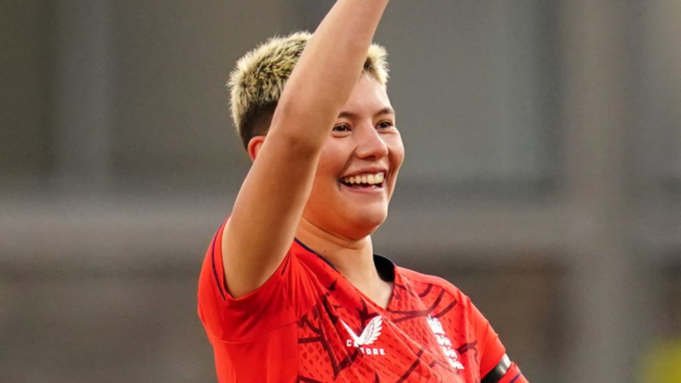 Women's Ashes: England bowler Issy Wong relishes battle with 'one of ...