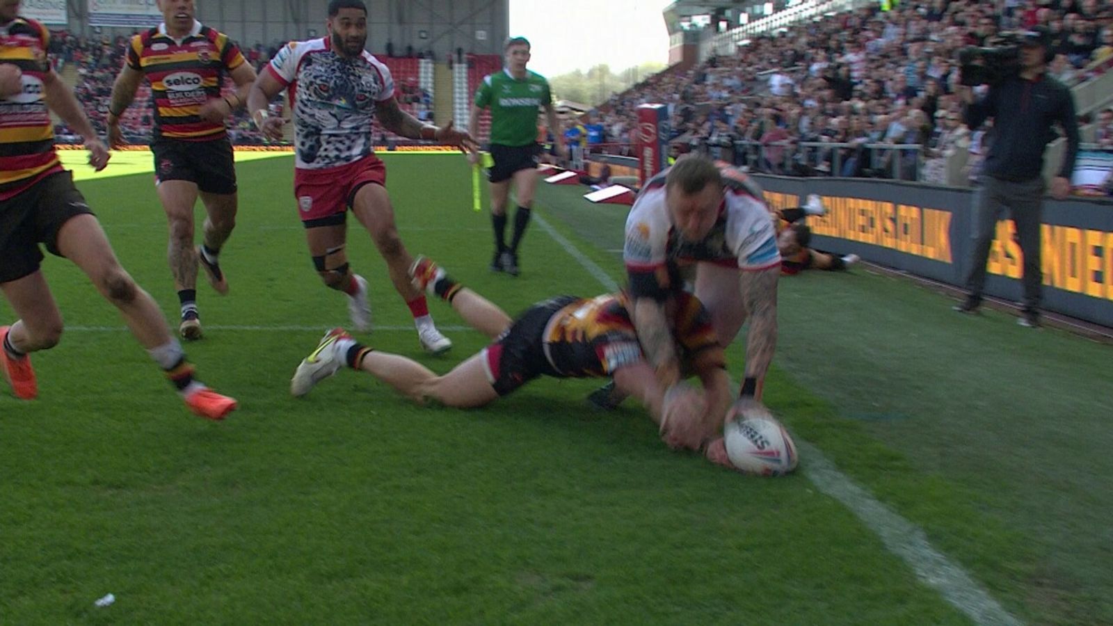 Josh Charnley gets second try of game | Rugby League News | Sky Sports