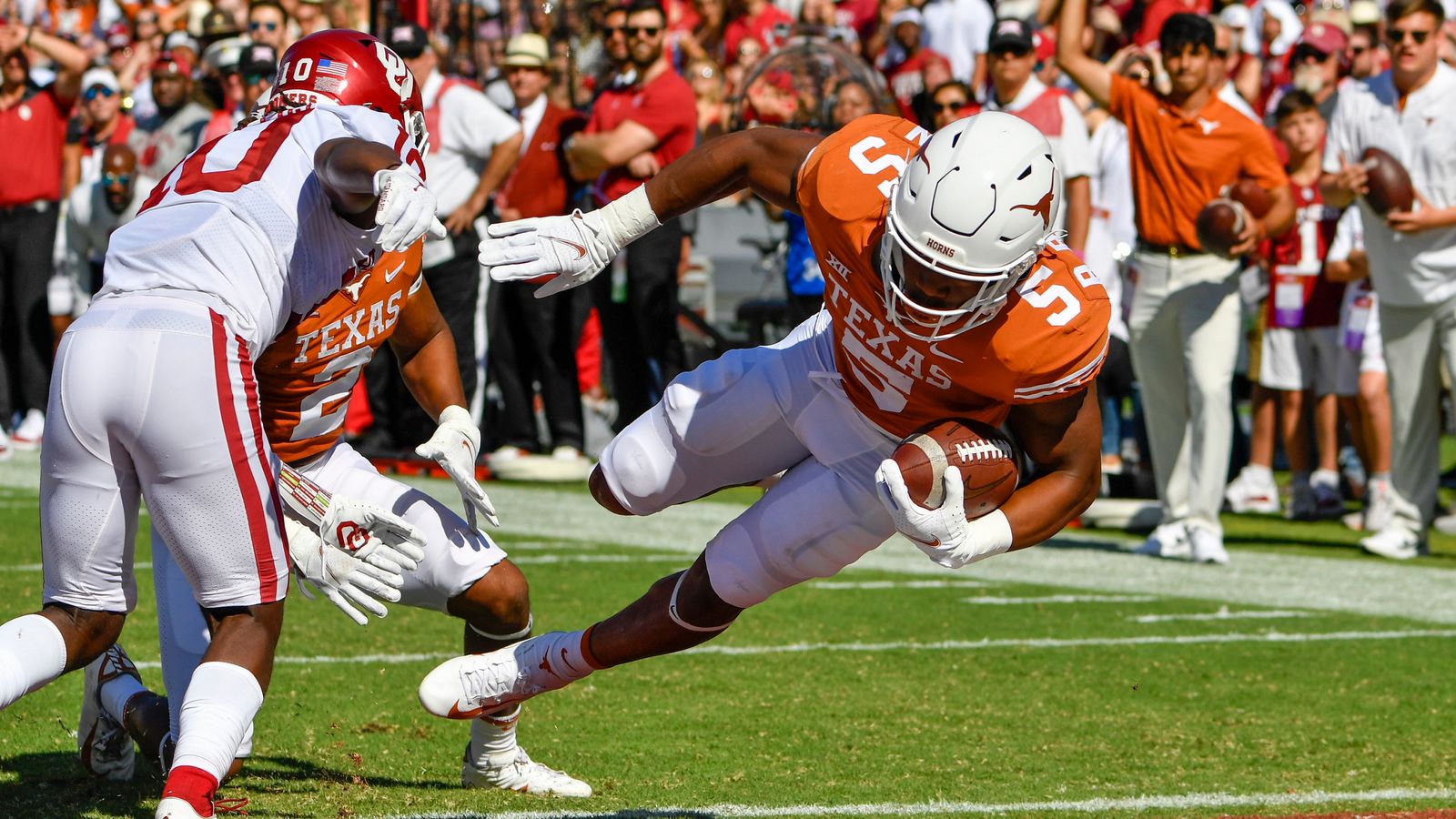Bijan Robinson's big smile and bigger plays: Texas superstar ready to ...