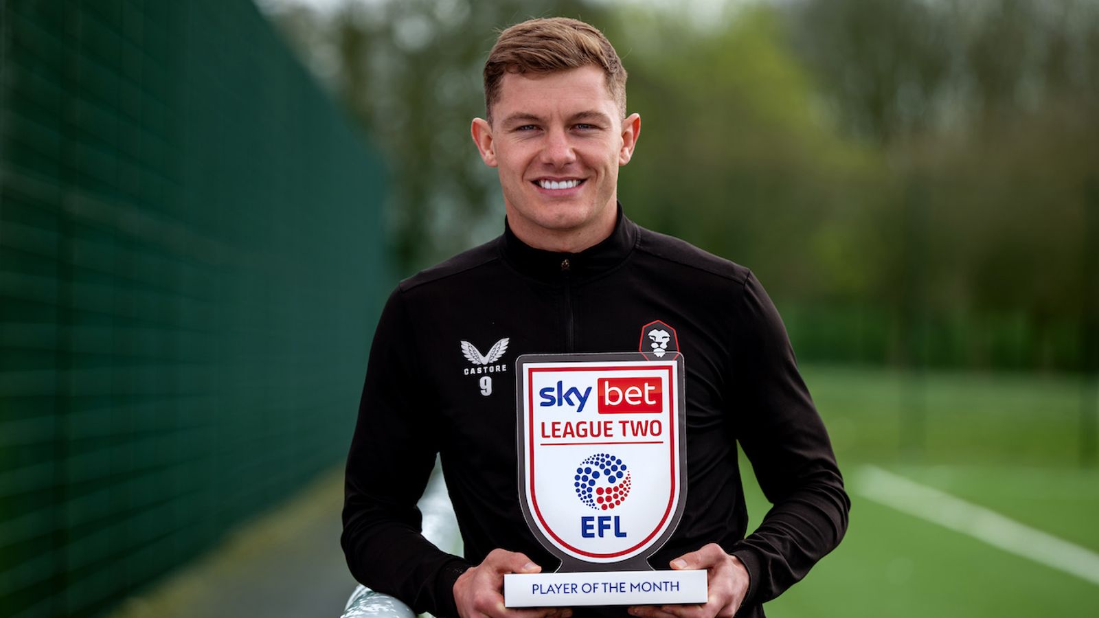Middlesbrough manager Michael Carrick and Coventry striker Viktor ...