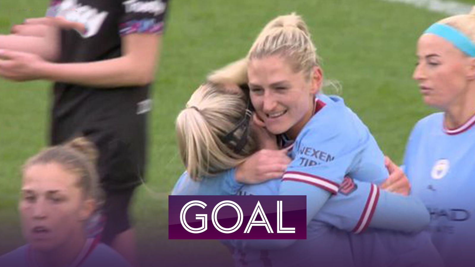 Laura Coombs extends Manchester City's lead! | Football News | Sky Sports