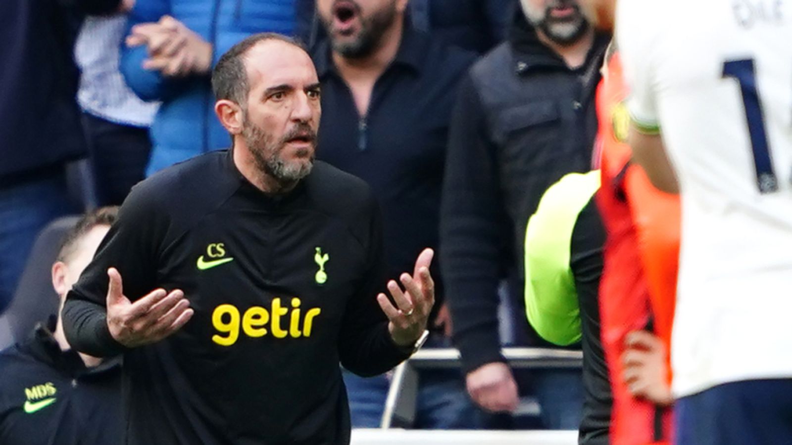 Brighton boss Roberto De Zerbi accuses Tottenham's Cristian Stellini of ...