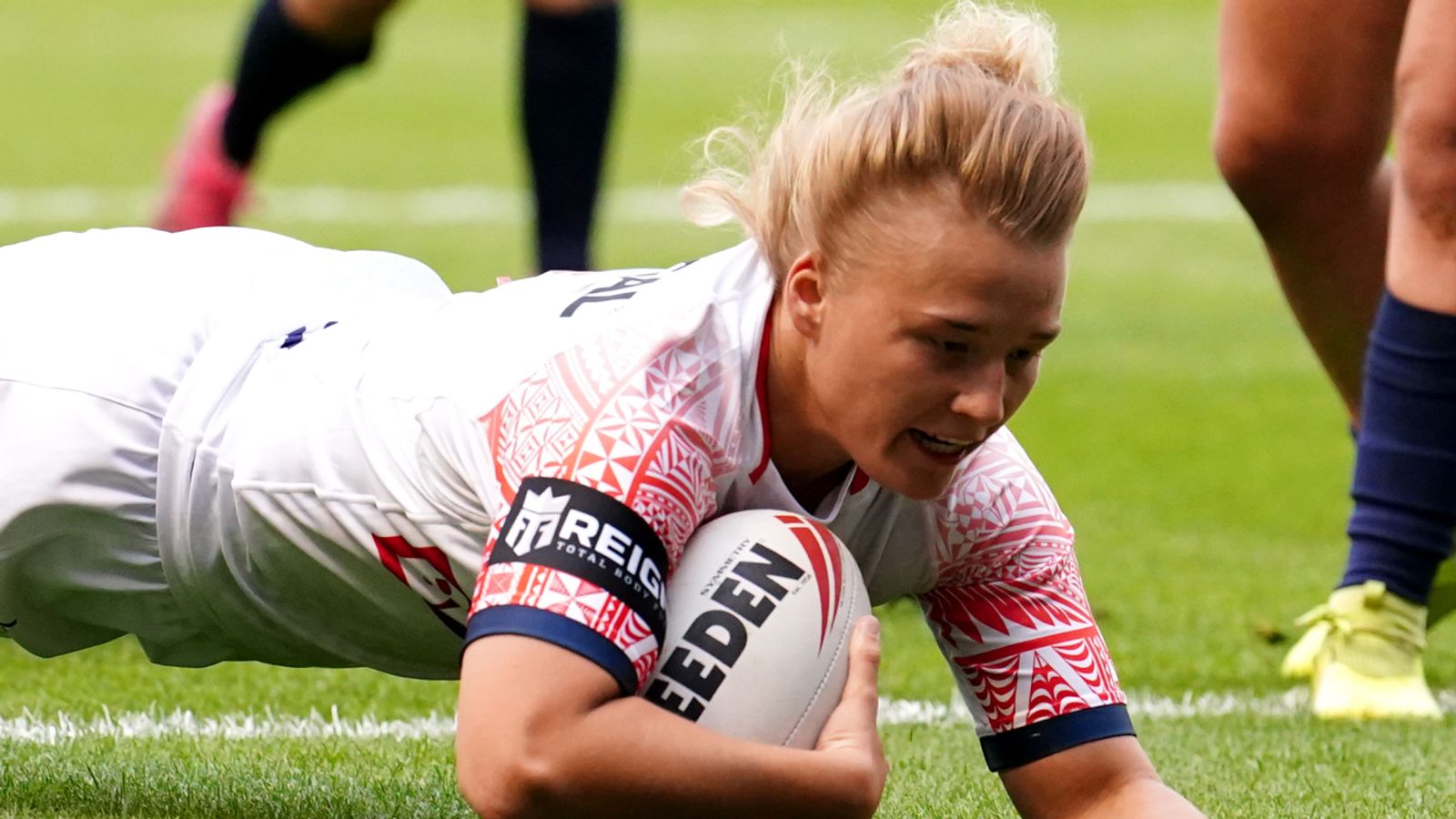 Georgia Roche: Leeds Rhinos and England half-back to join Newcastle ...