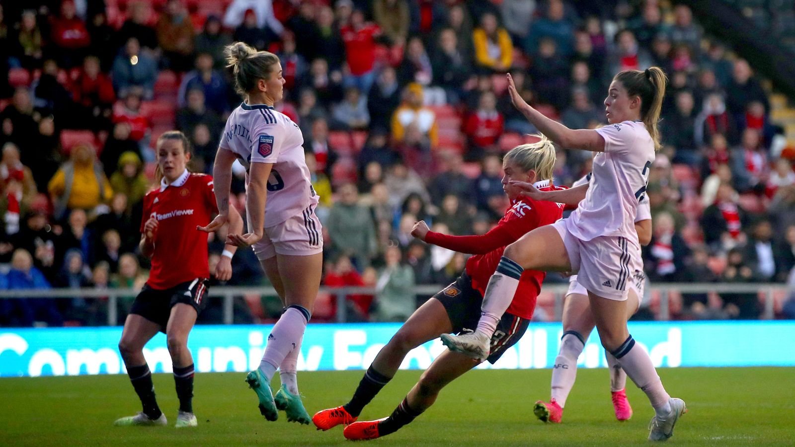 Manchester United 1-0 Arsenal: Alessia Russo inspires crucial victory ...