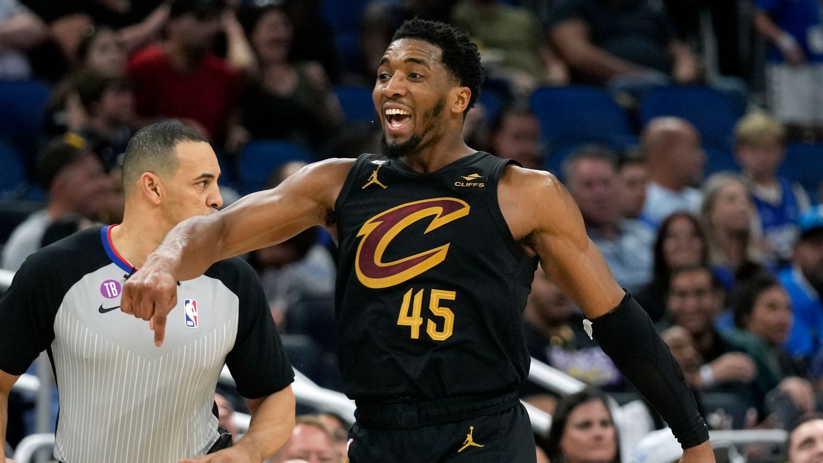 Donovan Mitchell records fourth straight 40-point game | NBA News | Sky ...