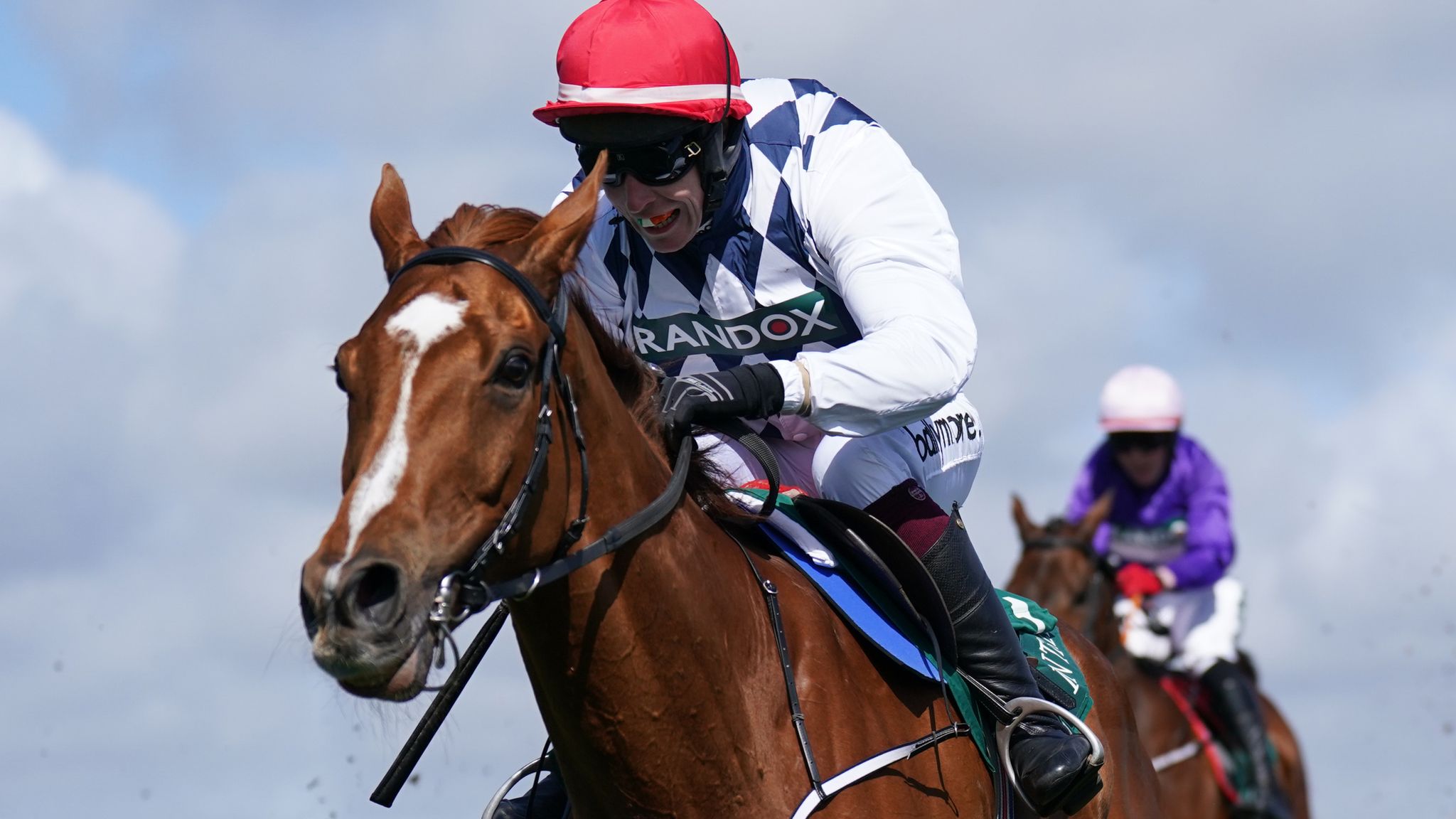 Racehorse Lotto Manifesto Novices' Chase: Banbridge takes Aintree Grade ...