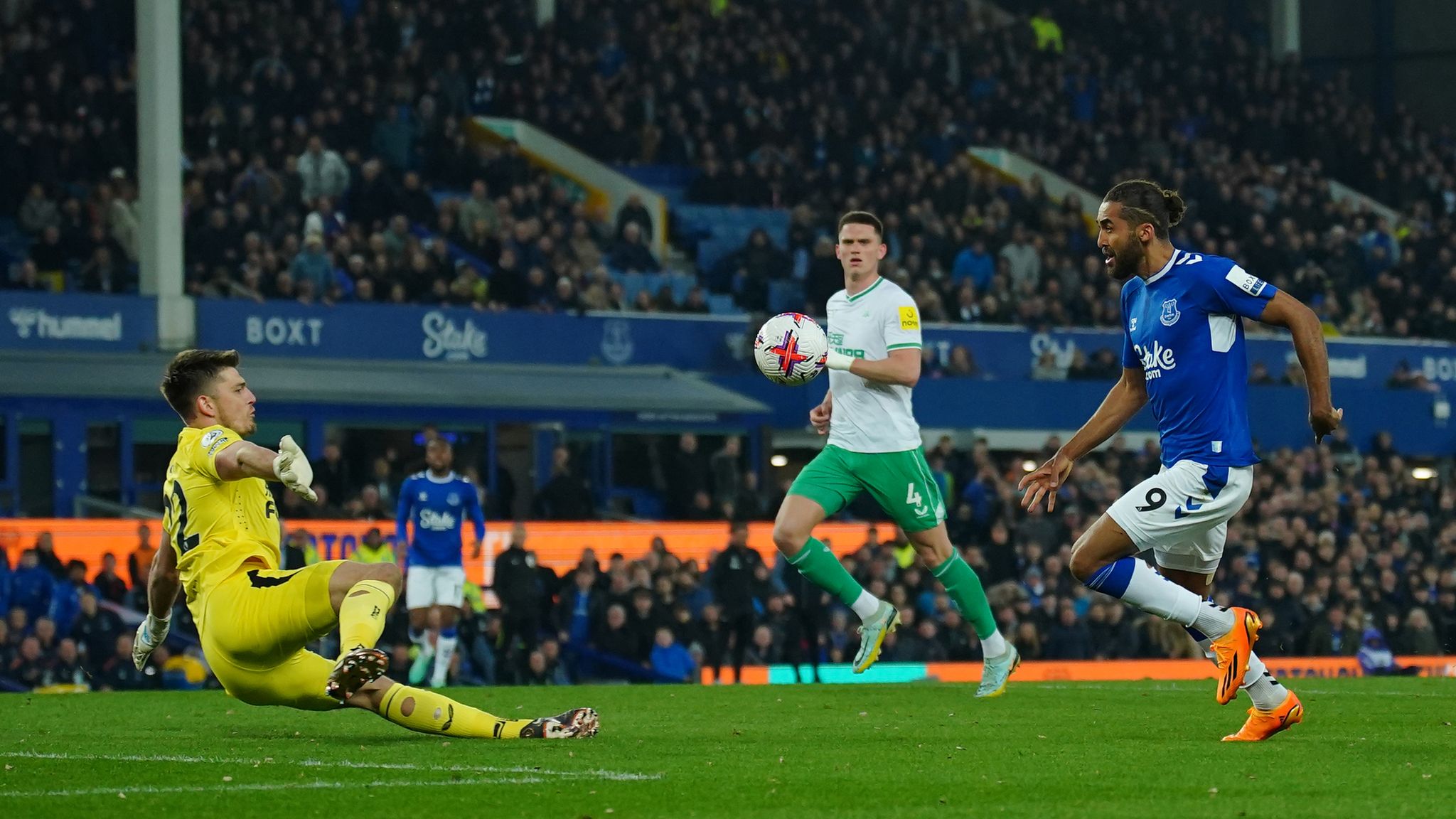 Everton 1-4 Newcastle: Callum Wilson scores twice as hosts' Premier ...