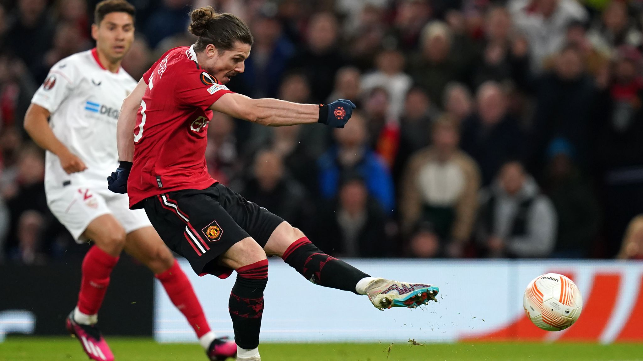 Manchester United 2-2 Sevilla: Harry Maguire and Tyrell Malacia own ...