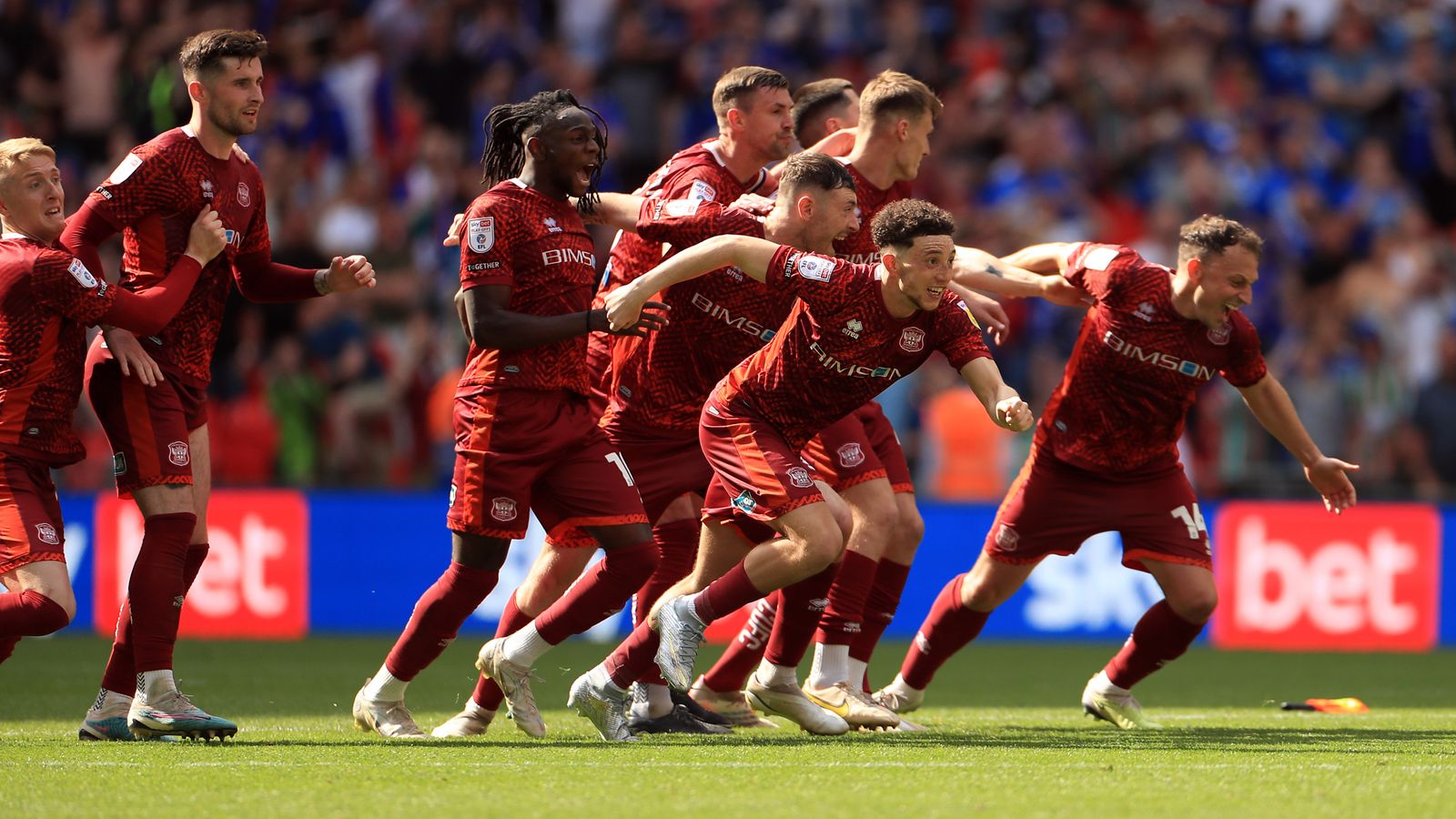 Carlisle 1-1 Stockport AET (5-4 on pens): Cumbrians prevail in play-off ...