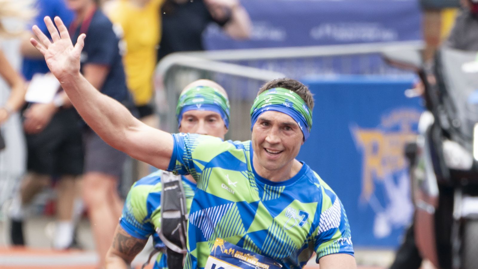 Kevin Sinfield emotionally carries former team-mate and MND sufferer ...
