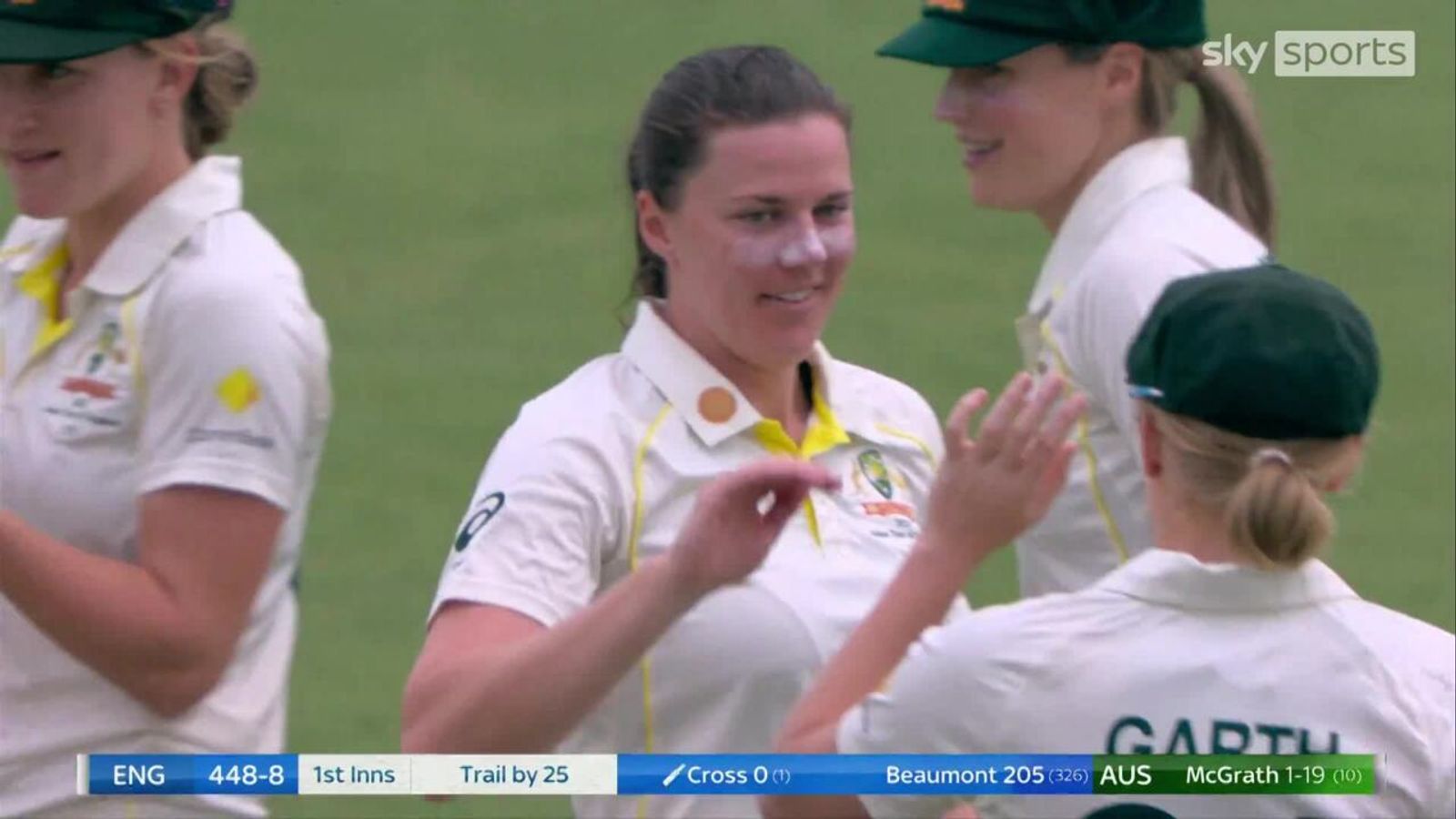 'It's an absolute peach!' | Kate Cross bowled by Tahlia McGrath ...