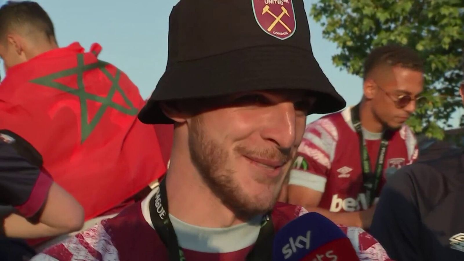 West Ham fans ecstatic as squad hosts victory parade to celebrate ...