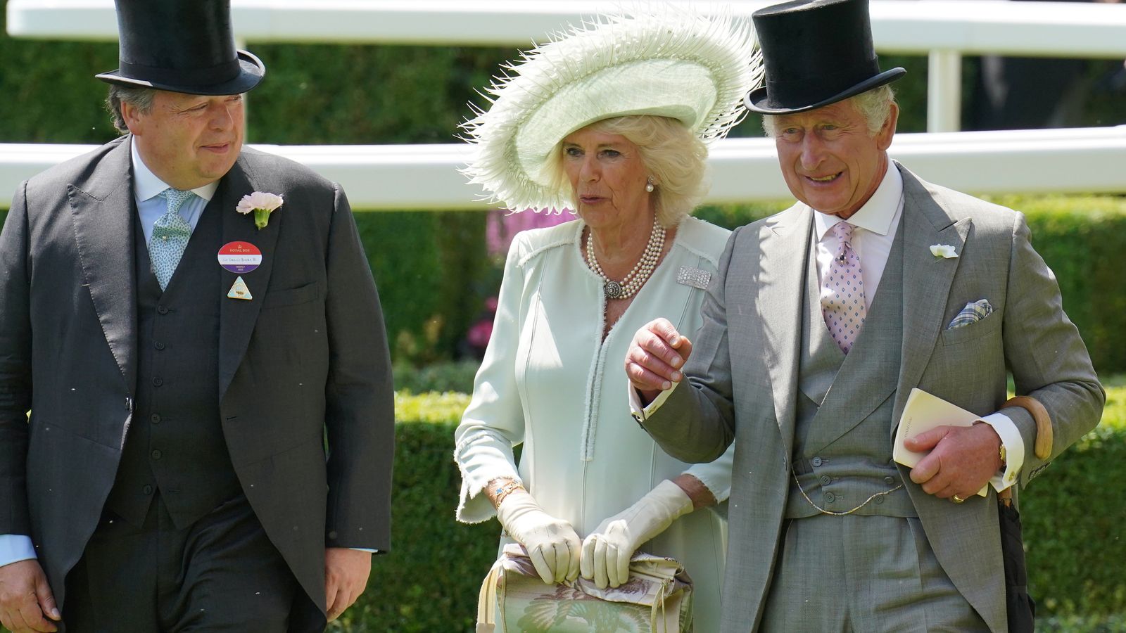 Royal Ascot LIVE! A Royal winner for the King and Queen as Desert Hero ...