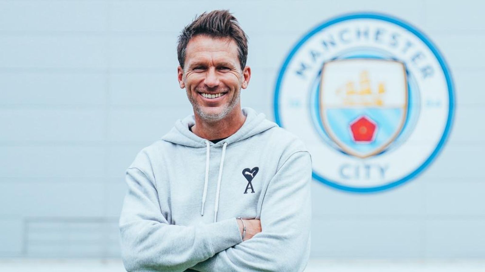Gareth Taylor signs one-year contract extension with Man City Women ...