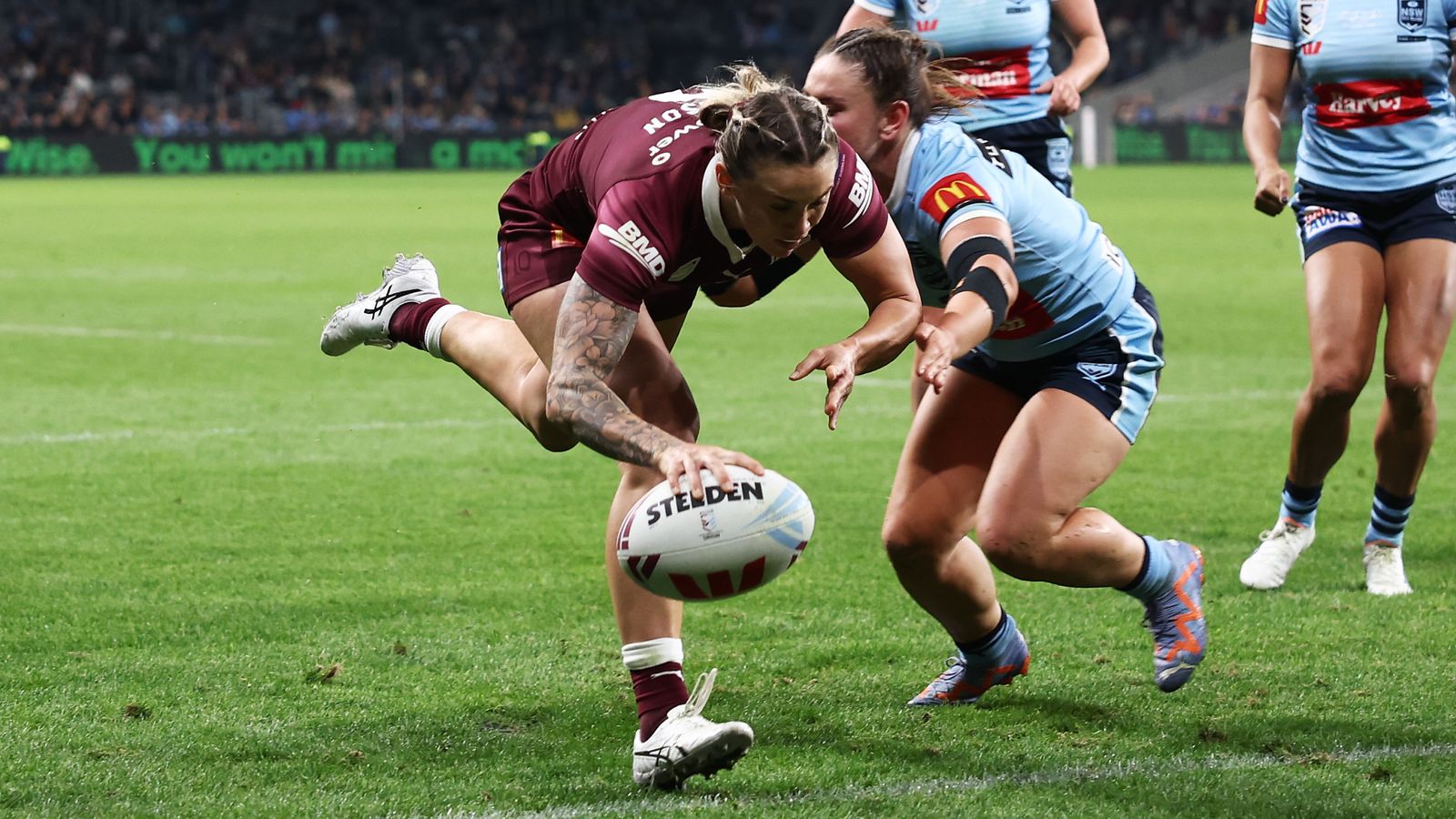 New South Wales 10-18 Queensland: Julia Robinson's double helps Maroons ...